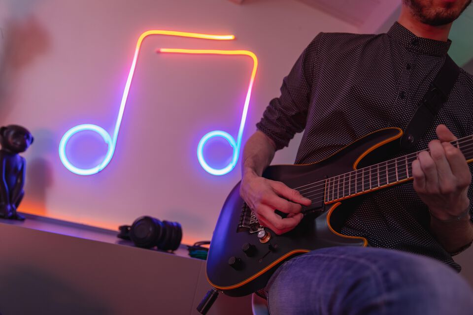 Observa cómo la luz y el color se convierten en arte con el tubo LED ...